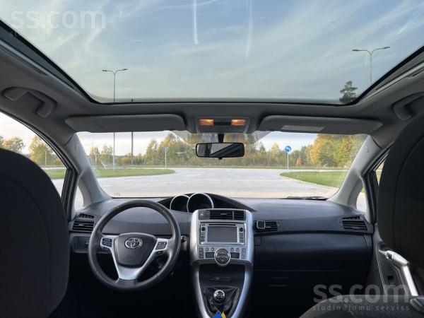 Melns Toyota Verso 2012 Valmiera, ar dzinēja tilpumu 2.00 L un nobraukumu 244 tūkst. km par 4100 €, foto 10 vietnē AUTOMOTO.COM.LV