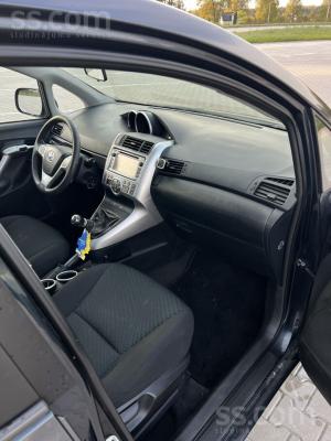 Melns Toyota Verso 2012 Valmiera, ar dzinēja tilpumu 2.00 L un nobraukumu 244 tūkst. km par 4100 €, foto 11 vietnē AUTOMOTO.COM.LV