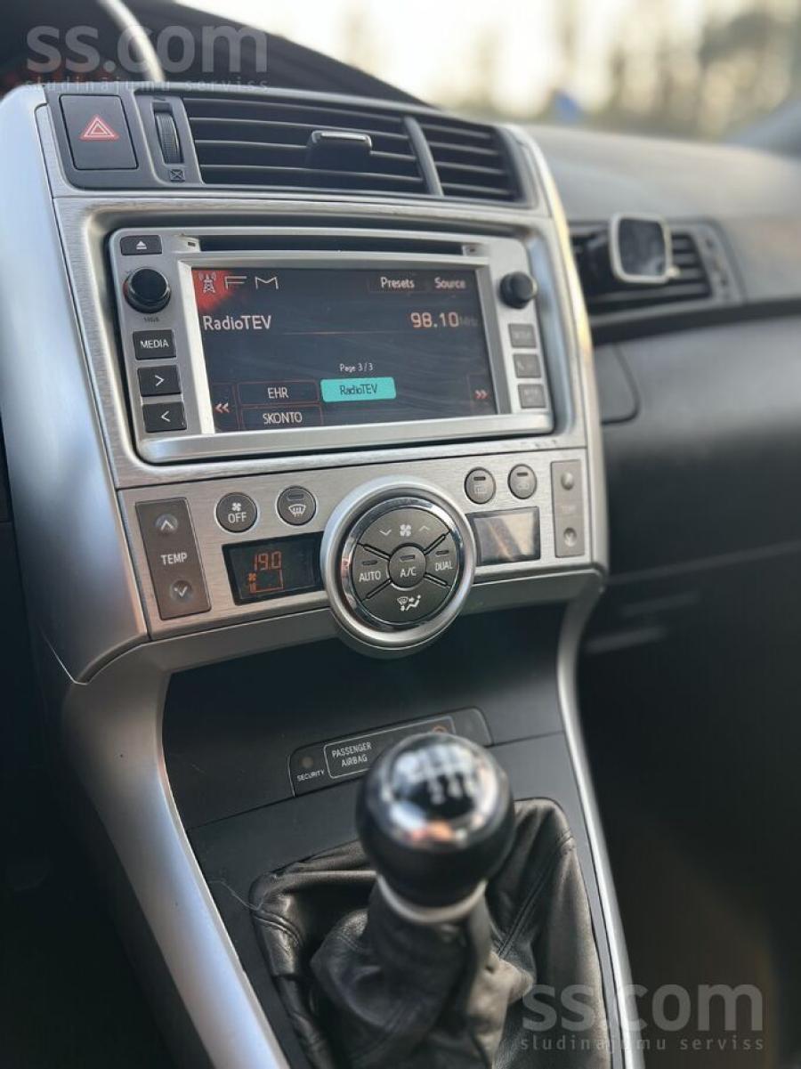Melns Toyota Verso 2012 Valmiera, ar dzinēja tilpumu 2.00 L un nobraukumu 244 tūkst. km par 4100 €, foto 13 vietnē AUTOMOTO.COM.LV