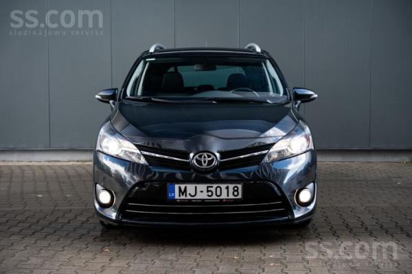 Toyota Verso 2014 in Riga on AUTOMOTO.COM.LV Black Toyota Verso 2014 in Riga, with an engine capacity of 1.60 L and mileage of 205 thousand km for 5200 €, photo 1 on AUTOMOTO.COM.LV