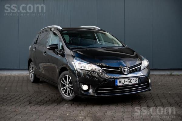 Toyota Verso 2014 in Riga on AUTOMOTO.COM.LV Black Toyota Verso 2014 in Riga, with an engine capacity of 1.60 L and mileage of 205 thousand km for 5200 €, photo 3 on AUTOMOTO.COM.LV