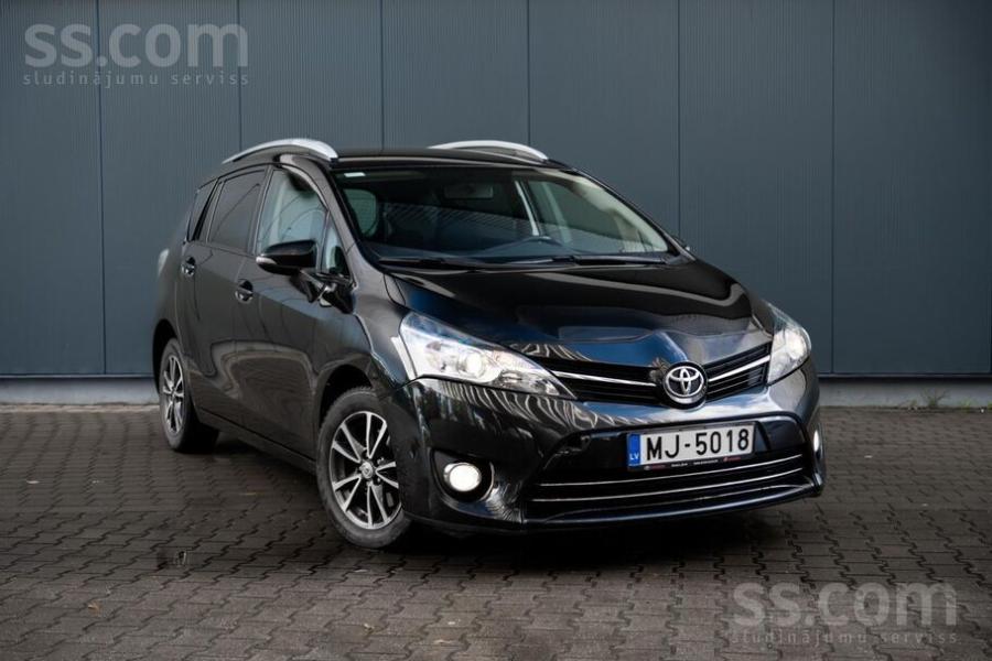 Black Toyota Verso 2014 in Riga, with an engine capacity of 1.60 L and mileage of 205 thousand km for 5200 €, photo 3 on AUTOMOTO.COM.LV