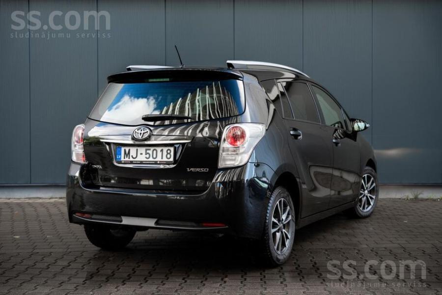 Black Toyota Verso 2014 in Riga, with an engine capacity of 1.60 L and mileage of 205 thousand km for 5200 €, photo 4 on AUTOMOTO.COM.LV