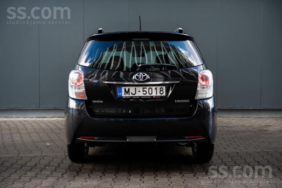 Black Toyota Verso 2014 in Riga, with an engine capacity of 1.60 L and mileage of 205 thousand km for 5200 €, photo 7 on AUTOMOTO.COM.LV