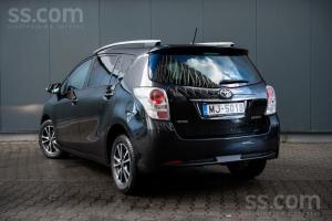 Black Toyota Verso 2014 in Riga, with an engine capacity of 1.60 L and mileage of 205 thousand km for 5200 €, photo 8 on AUTOMOTO.COM.LV