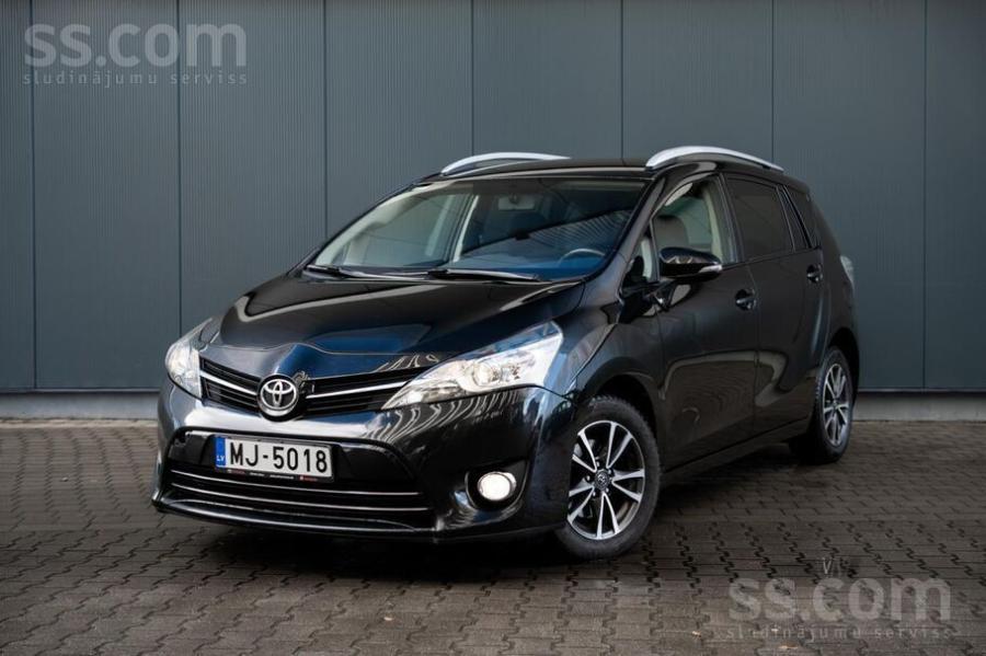 Black Toyota Verso 2014 in Riga, with an engine capacity of 1.60 L and mileage of 205 thousand km for 5200 €, photo 9 on AUTOMOTO.COM.LV