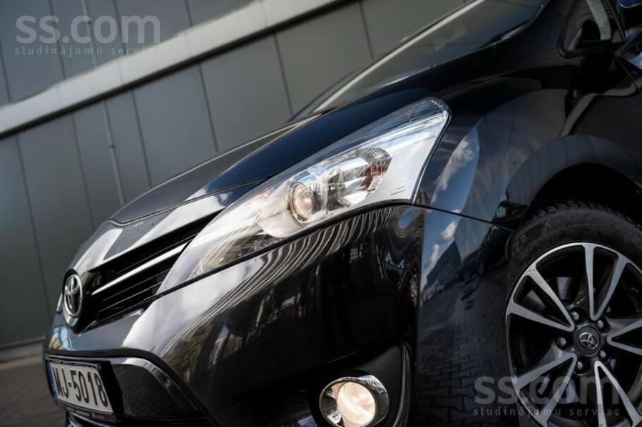 Black Toyota Verso 2014 in Riga, with an engine capacity of 1.60 L and mileage of 205 thousand km for 5200 €, photo 10 on AUTOMOTO.COM.LV