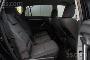 Black Toyota Verso 2014 in Riga, with an engine capacity of 1.60 L and mileage of 205 thousand km for 5200 €, photo 11 on AUTOMOTO.COM.LV