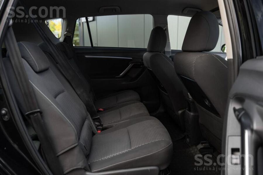 Black Toyota Verso 2014 in Riga, with an engine capacity of 1.60 L and mileage of 205 thousand km for 5200 €, photo 11 on AUTOMOTO.COM.LV