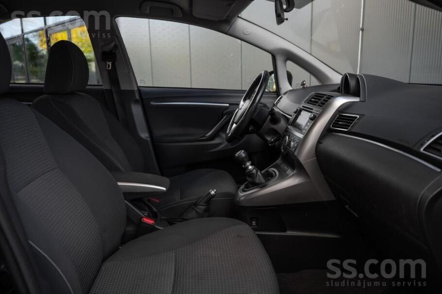 Black Toyota Verso 2014 in Riga, with an engine capacity of 1.60 L and mileage of 205 thousand km for 5200 €, photo 12 on AUTOMOTO.COM.LV