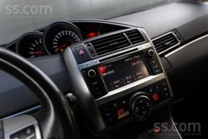 Black Toyota Verso 2014 in Riga, with an engine capacity of 1.60 L and mileage of 205 thousand km for 5200 €, photo 18 on AUTOMOTO.COM.LV