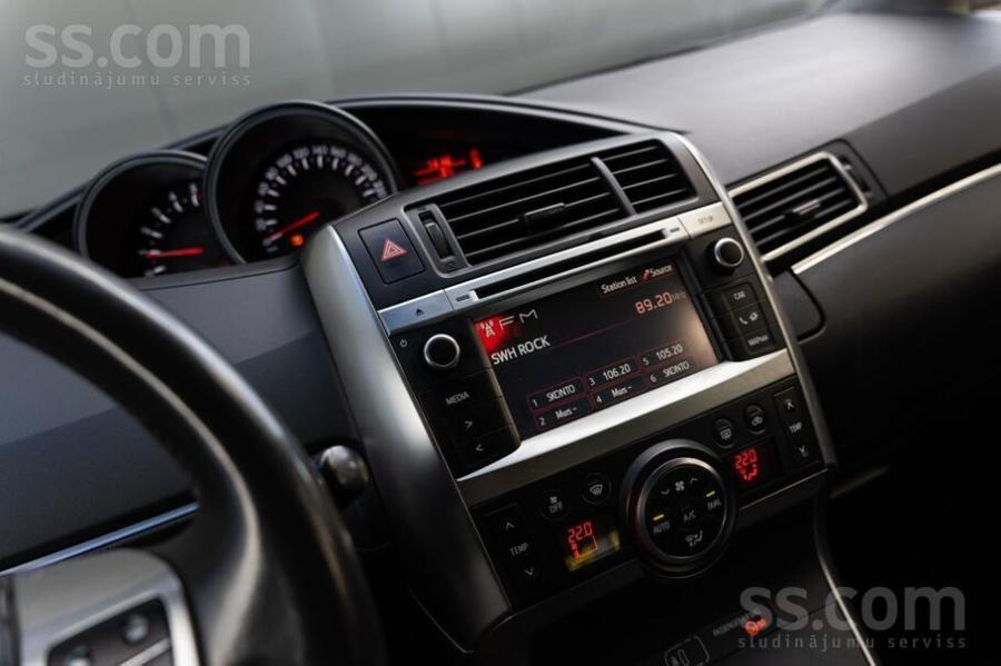 Black Toyota Verso 2014 in Riga, with an engine capacity of 1.60 L and mileage of 205 thousand km for 5200 €, photo 18 on AUTOMOTO.COM.LV