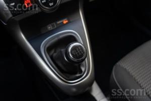Black Toyota Verso 2014 in Riga, with an engine capacity of 1.60 L and mileage of 205 thousand km for 5200 €, photo 20 on AUTOMOTO.COM.LV