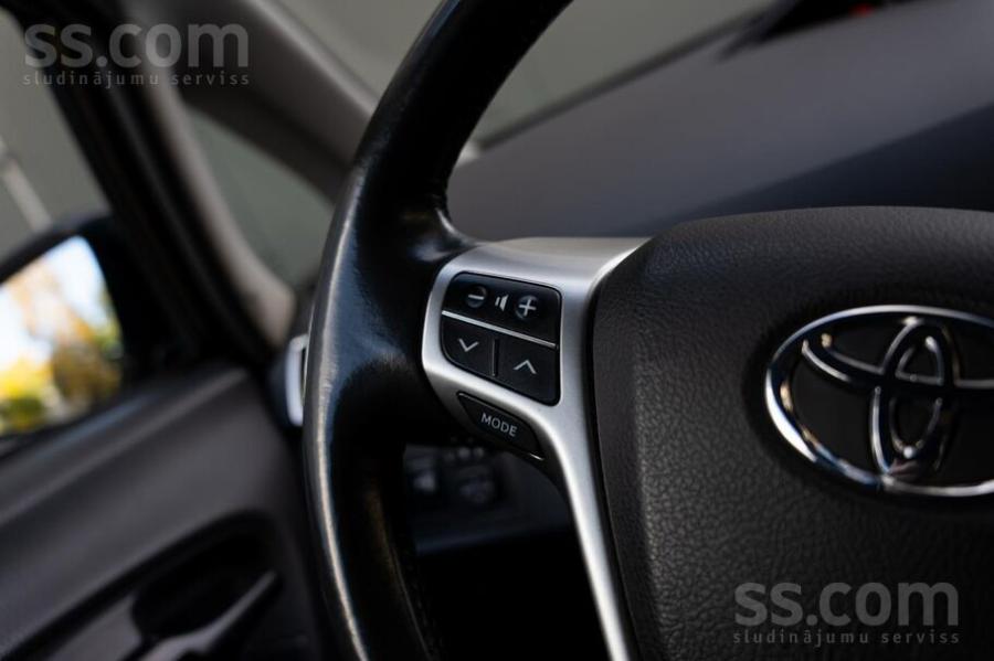 Black Toyota Verso 2014 in Riga, with an engine capacity of 1.60 L and mileage of 205 thousand km for 5200 €, photo 21 on AUTOMOTO.COM.LV
