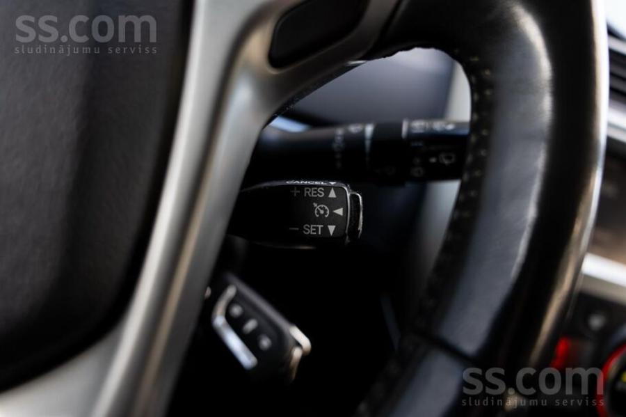 Black Toyota Verso 2014 in Riga, with an engine capacity of 1.60 L and mileage of 205 thousand km for 5200 €, photo 22 on AUTOMOTO.COM.LV