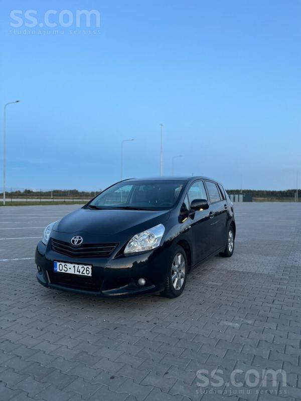 Black Toyota Verso 2012 in Valmiera, with an engine capacity of 2.00 L and mileage of 244 thousand km for 4150 €, photo 3 on AUTOMOTO.COM.LV