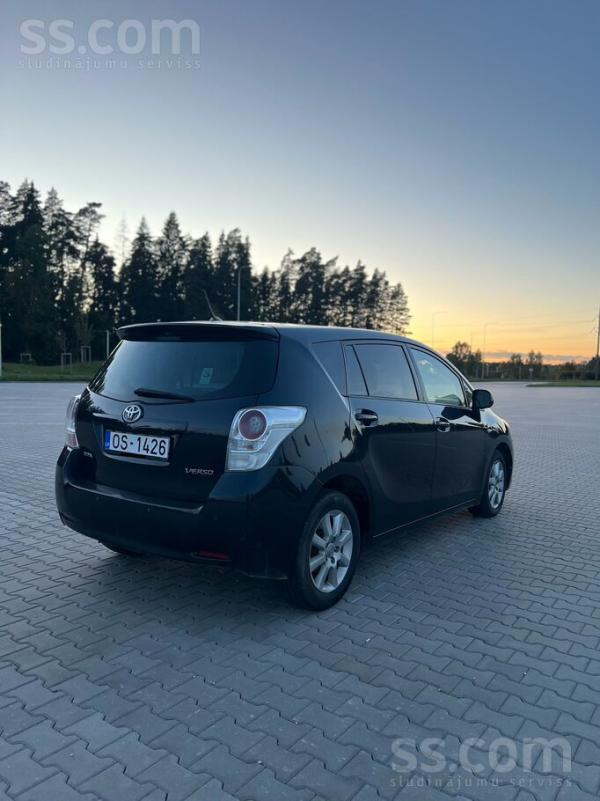 Black Toyota Verso 2012 in Valmiera, with an engine capacity of 2.00 L and mileage of 244 thousand km for 4150 €, photo 4 on AUTOMOTO.COM.LV