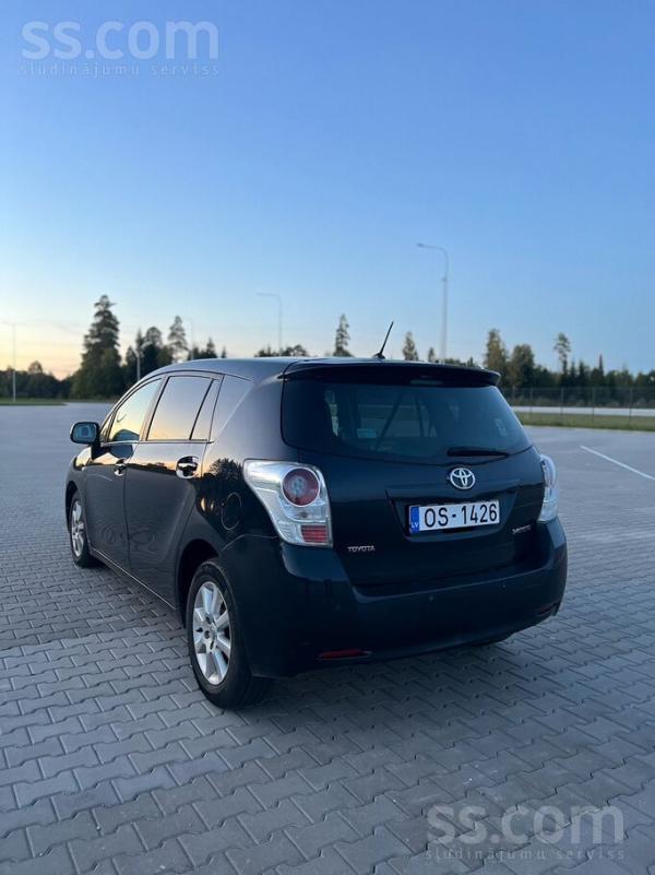 Black Toyota Verso 2012 in Valmiera, with an engine capacity of 2.00 L and mileage of 244 thousand km for 4150 €, photo 5 on AUTOMOTO.COM.LV