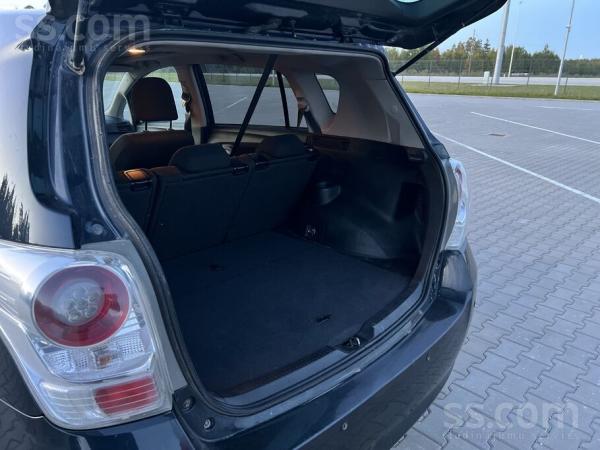 Black Toyota Verso 2012 in Valmiera, with an engine capacity of 2.00 L and mileage of 244 thousand km for 4150 €, photo 6 on AUTOMOTO.COM.LV