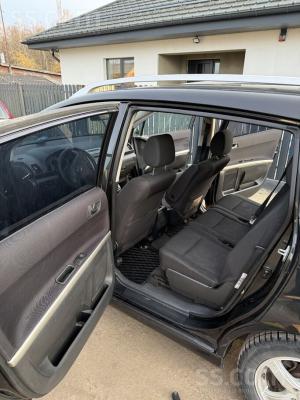 Black Toyota Verso 2008 in Jelgava, with an engine capacity of 2.20 L and mileage of 374 thousand km for 1500 €, photo 6 on AUTOMOTO.COM.LV