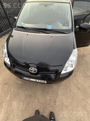 Black Toyota Verso 2008 in Jelgava, with an engine capacity of 2.20 L and mileage of 374 thousand km for 1500 €, photo 11 on AUTOMOTO.COM.LV