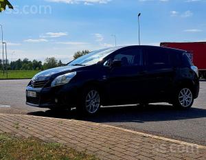 Black Toyota Verso 2009 in Jelgava, with an engine capacity of 2.20 L and mileage of 0 thousand km for 4750 €, photo 4 on AUTOMOTO.COM.LV