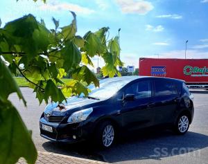 Black Toyota Verso 2009 in Jelgava, with an engine capacity of 2.20 L and mileage of 0 thousand km for 4750 €, photo 5 on AUTOMOTO.COM.LV