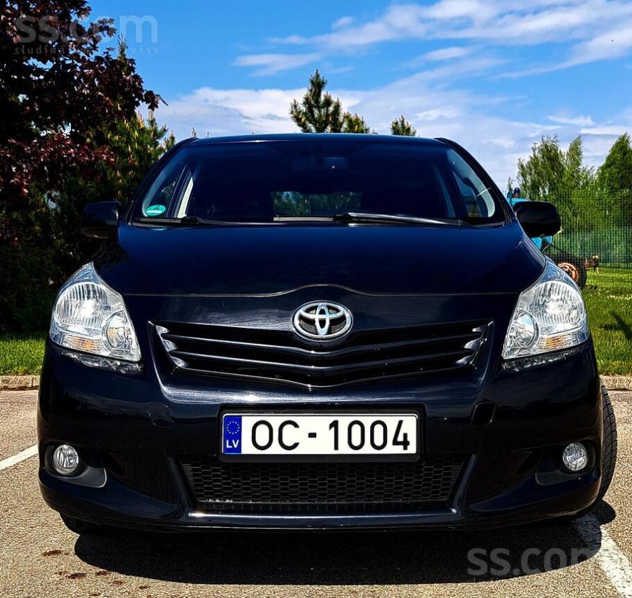 Black Toyota Verso 2009 in Jelgava, with an engine capacity of 2.20 L and mileage of 0 thousand km for 4750 €, photo 21 on AUTOMOTO.COM.LV