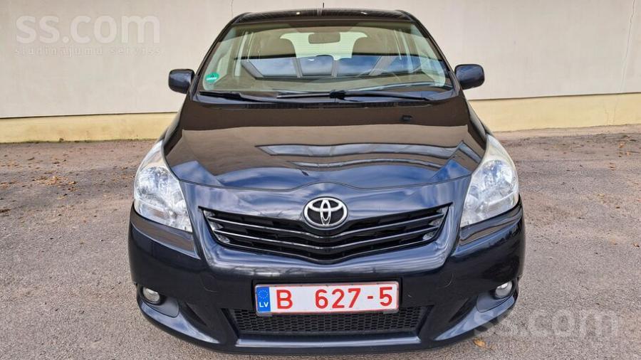 Black Toyota Verso 2009 in Ogre, with an engine capacity of 2.00 L and mileage of 249 thousand km for 2900 €, photo 3 on AUTOMOTO.COM.LV