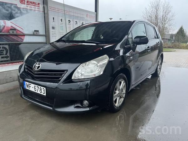 Black Toyota Verso 2009 in Ogre, with an engine capacity of 2.00 L and mileage of 316 thousand km for 4000 €, photo 1 on AUTOMOTO.COM.LV
