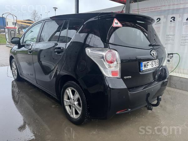 Black Toyota Verso 2009 in Ogre, with an engine capacity of 2.00 L and mileage of 316 thousand km for 4000 €, photo 7 on AUTOMOTO.COM.LV
