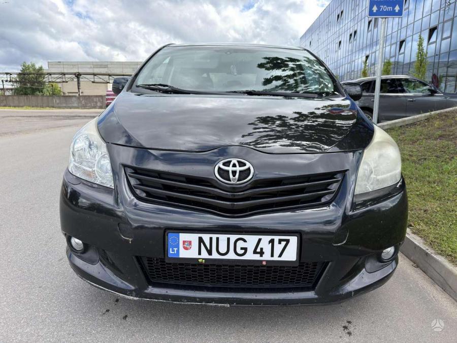 Black Toyota Verso 2009 in Panevezys, with an engine capacity of 2.23 L and mileage of 346 thousand km for 3150 €, photo 6 on AUTOMOTO.COM.LV
