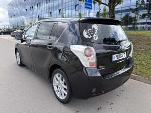 Black Toyota Verso 2009 in Panevezys, with an engine capacity of 2.23 L and mileage of 346 thousand km for 3150 €, photo 8 on AUTOMOTO.COM.LV