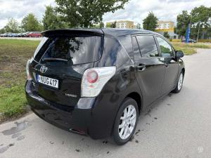 Black Toyota Verso 2009 in Panevezys, with an engine capacity of 2.23 L and mileage of 346 thousand km for 3150 €, photo 9 on AUTOMOTO.COM.LV