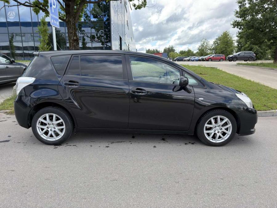 Black Toyota Verso 2009 in Panevezys, with an engine capacity of 2.23 L and mileage of 346 thousand km for 3150 €, photo 12 on AUTOMOTO.COM.LV