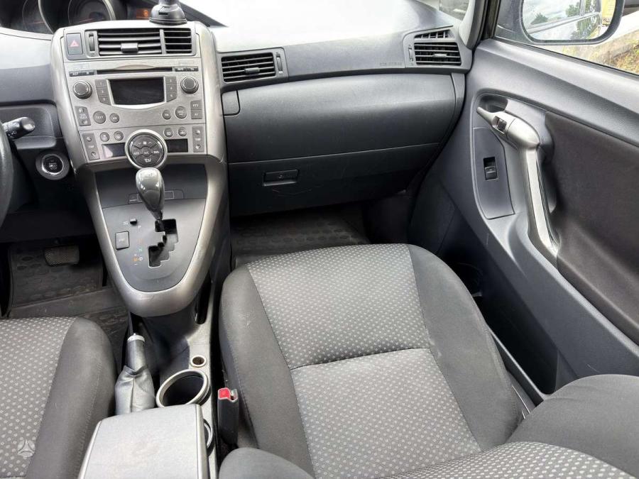 Black Toyota Verso 2009 in Panevezys, with an engine capacity of 2.23 L and mileage of 346 thousand km for 3150 €, photo 17 on AUTOMOTO.COM.LV