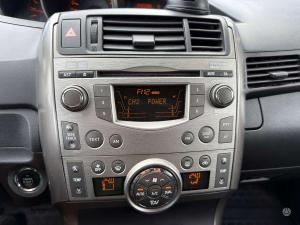Black Toyota Verso 2009 in Panevezys, with an engine capacity of 2.23 L and mileage of 346 thousand km for 3150 €, photo 27 on AUTOMOTO.COM.LV