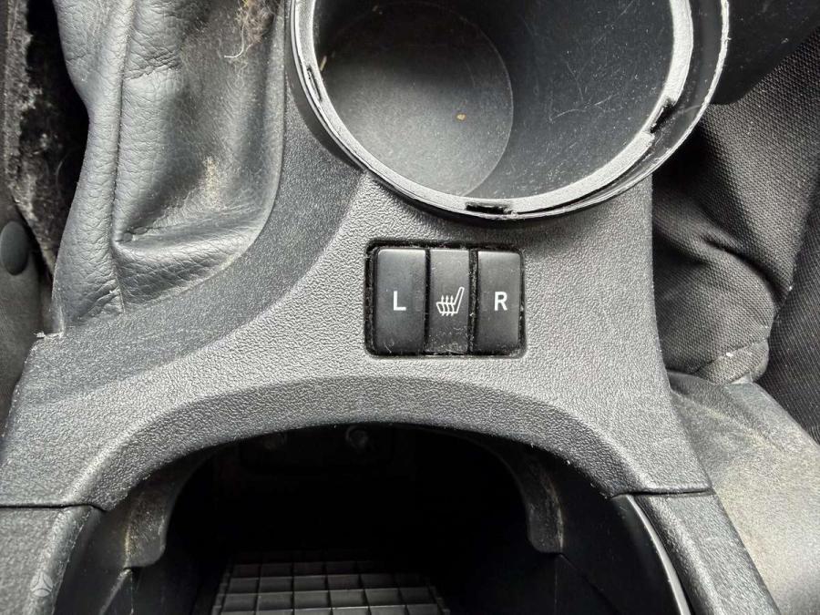 Black Toyota Verso 2009 in Panevezys, with an engine capacity of 2.23 L and mileage of 346 thousand km for 3150 €, photo 29 on AUTOMOTO.COM.LV