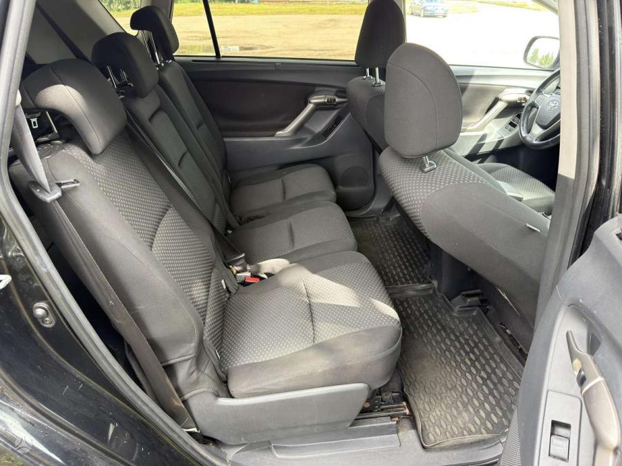 Black Toyota Verso 2009 in Panevezys, with an engine capacity of 2.23 L and mileage of 346 thousand km for 3150 €, photo 32 on AUTOMOTO.COM.LV