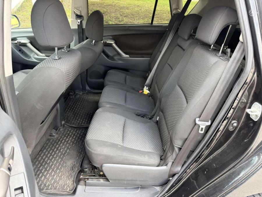Black Toyota Verso 2009 in Panevezys, with an engine capacity of 2.23 L and mileage of 346 thousand km for 3150 €, photo 33 on AUTOMOTO.COM.LV