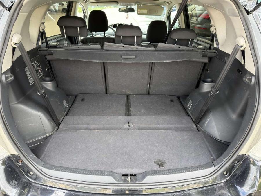 Black Toyota Verso 2009 in Panevezys, with an engine capacity of 2.23 L and mileage of 346 thousand km for 3150 €, photo 34 on AUTOMOTO.COM.LV