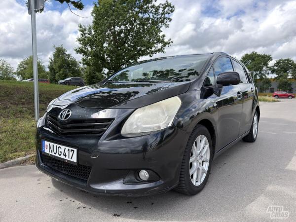 Black Toyota Verso 2009 in Panevezys, with an engine capacity of 2.20 L and mileage of 346 thousand km for 3150 €, photo 3 on AUTOMOTO.COM.LV