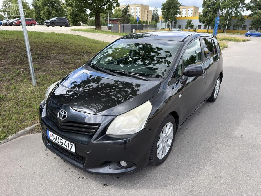 Black Toyota Verso 2009 in Panevezys, with an engine capacity of 2.20 L and mileage of 346 thousand km for 3150 €, photo 5 on AUTOMOTO.COM.LV