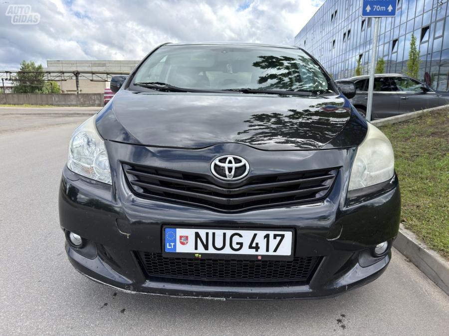 Black Toyota Verso 2009 in Panevezys, with an engine capacity of 2.20 L and mileage of 346 thousand km for 3150 €, photo 6 on AUTOMOTO.COM.LV