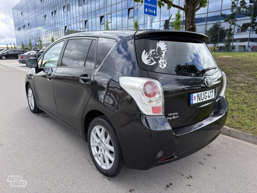 Black Toyota Verso 2009 in Panevezys, with an engine capacity of 2.20 L and mileage of 346 thousand km for 3150 €, photo 8 on AUTOMOTO.COM.LV