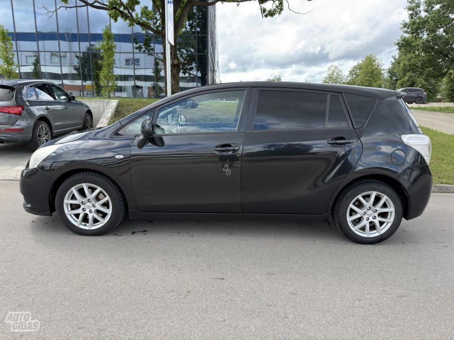 Black Toyota Verso 2009 in Panevezys, with an engine capacity of 2.20 L and mileage of 346 thousand km for 3150 €, photo 13 on AUTOMOTO.COM.LV