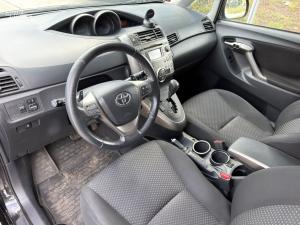 Black Toyota Verso 2009 in Panevezys, with an engine capacity of 2.20 L and mileage of 346 thousand km for 3150 €, photo 15 on AUTOMOTO.COM.LV