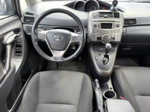 Black Toyota Verso 2009 in Panevezys, with an engine capacity of 2.20 L and mileage of 346 thousand km for 3150 €, photo 16 on AUTOMOTO.COM.LV