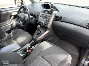 Black Toyota Verso 2009 in Panevezys, with an engine capacity of 2.20 L and mileage of 346 thousand km for 3150 €, photo 18 on AUTOMOTO.COM.LV
