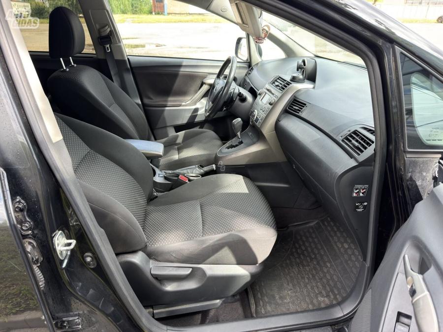 Black Toyota Verso 2009 in Panevezys, with an engine capacity of 2.20 L and mileage of 346 thousand km for 3150 €, photo 19 on AUTOMOTO.COM.LV